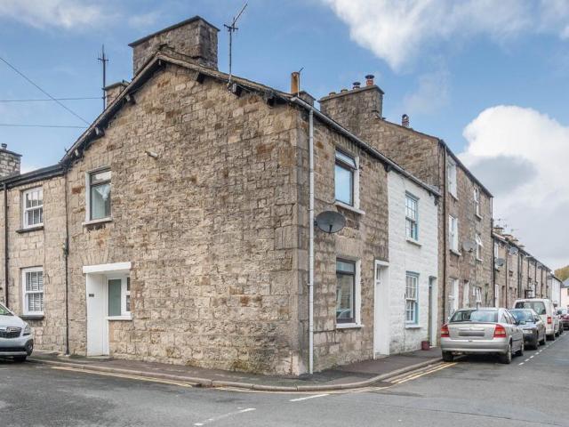 2 bedroom end of terrace house for sale