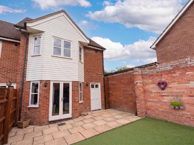 2 bedroom end of terrace house for sale