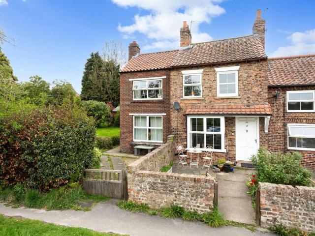 2 bedroom end of terrace house for sale