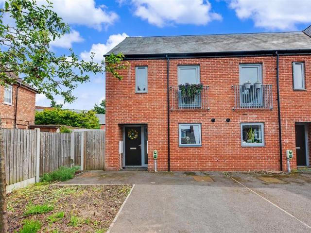 2 bedroom end of terrace house for sale