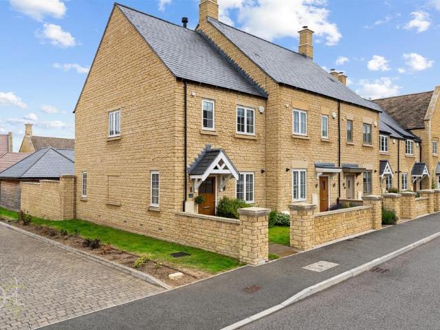 2 bedroom end of terrace house for sale