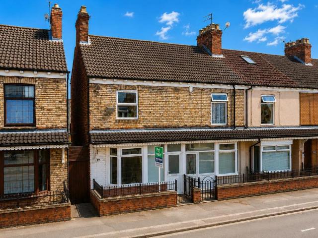 2 bedroom end of terrace house for sale