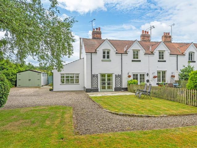 2 bedroom end of terrace house for sale