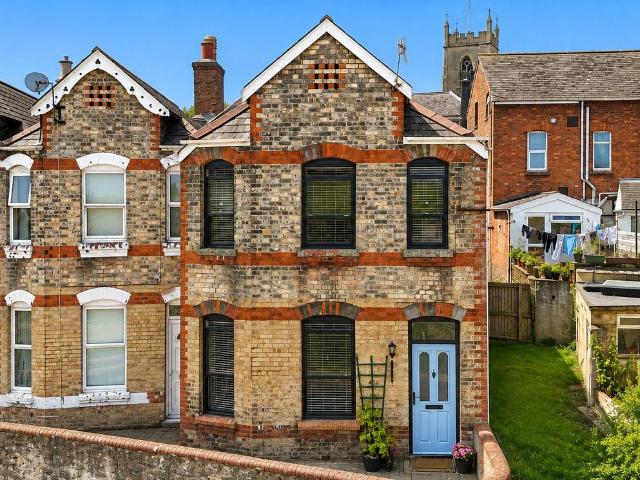 2 bedroom end of terrace house for sale
