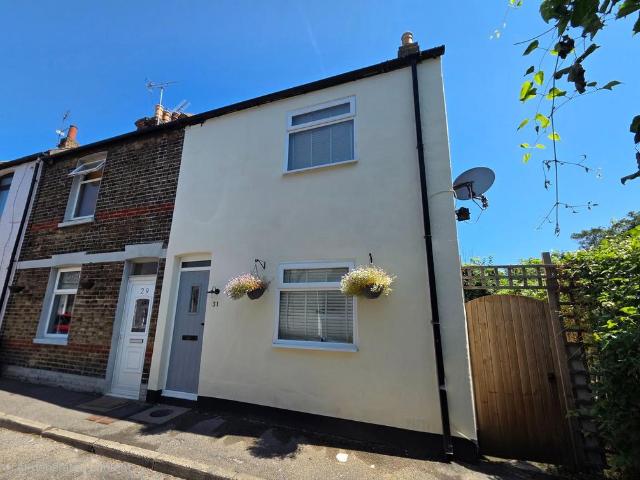 2 bedroom end of terrace house for sale