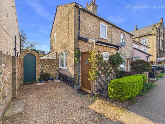 2 bedroom end of terrace house for sale