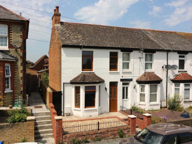2 bedroom end of terrace house for sale