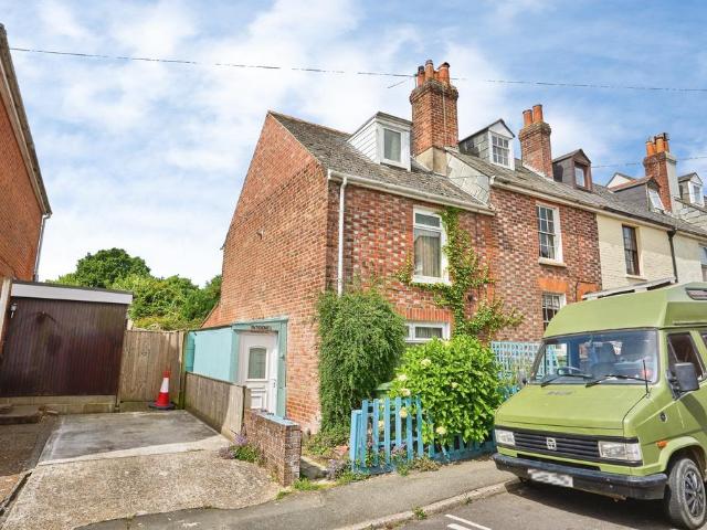 2 bedroom end of terrace house for sale