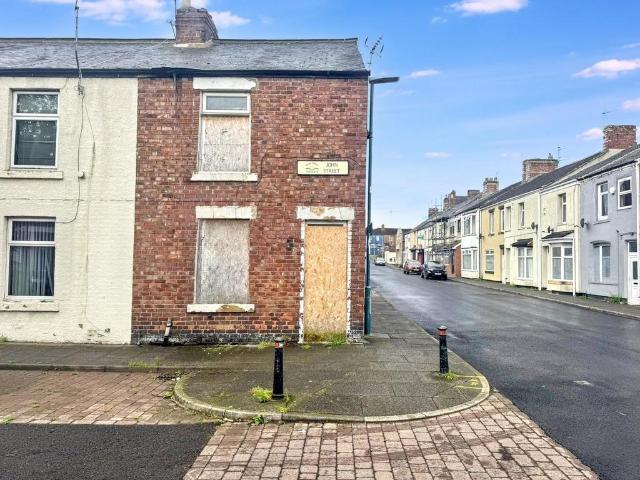 2 bedroom end of terrace house for sale