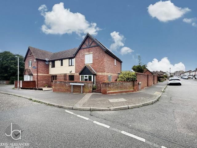 2 bedroom end of terrace house for sale