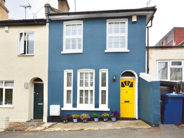 2 bedroom end of terrace house for sale