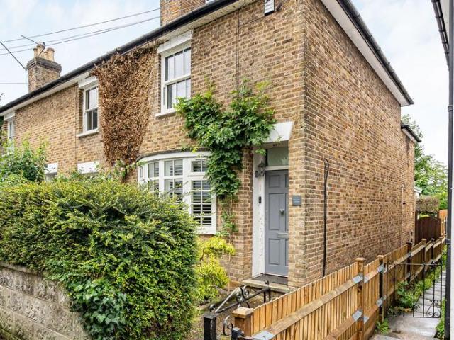 2 bedroom end of terrace house for sale