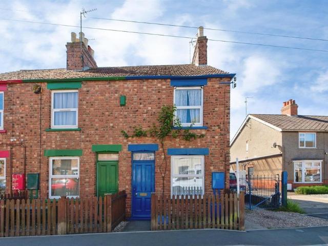 2 bedroom end of terrace house for sale