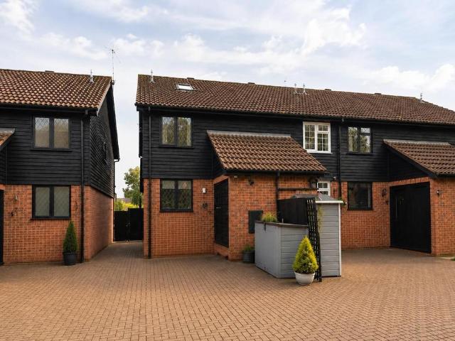 2 bedroom end of terrace house for sale