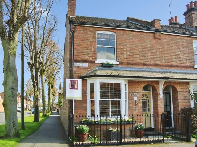2 bedroom end of terrace house for sale