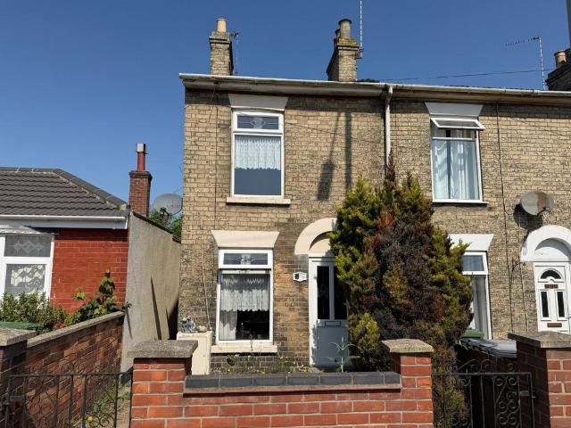 2 bedroom end of terrace house for sale