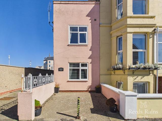 2 bedroom end of terrace house for sale