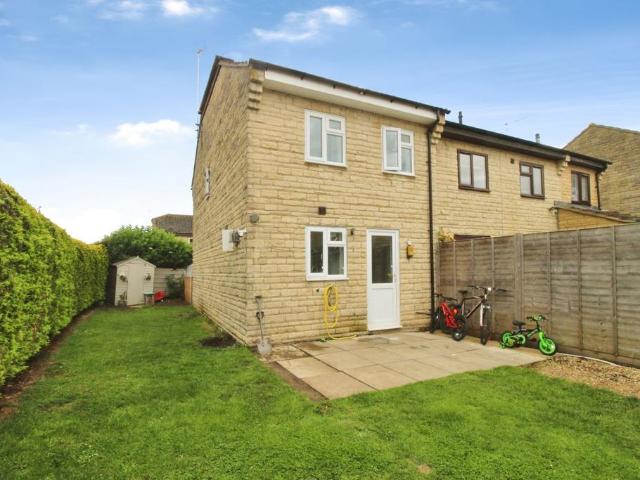 2 bedroom end of terrace house for sale