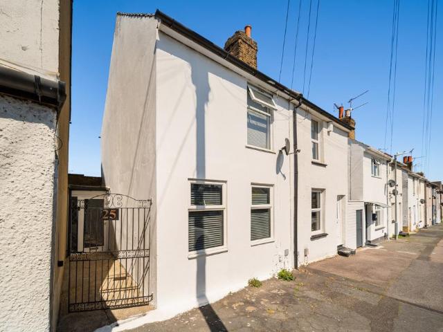 2 bedroom end of terrace house for sale
