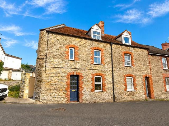 2 bedroom end of terrace house for sale