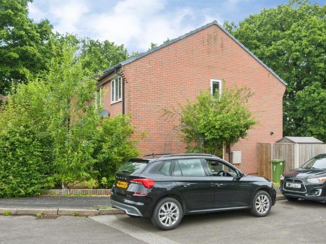 2 bedroom end of terrace house for sale