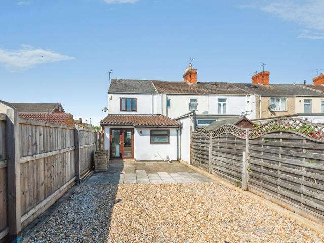 2 bedroom end of terrace house for sale