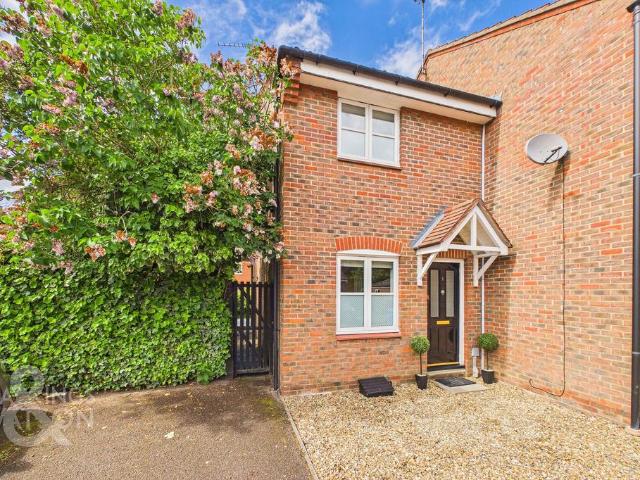 2 bedroom end of terrace house for sale