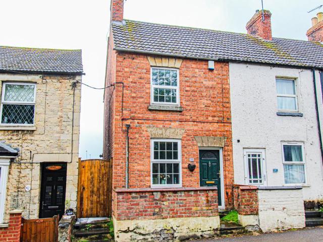 2 bedroom end of terrace house for sale