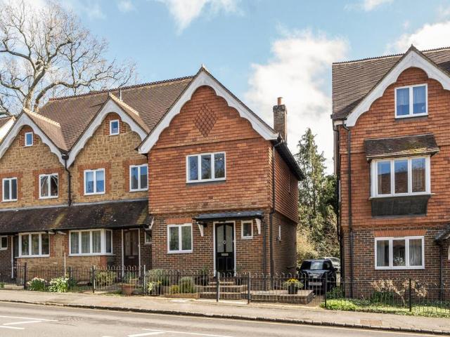 2 bedroom end of terrace house for sale