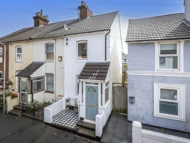 2 bedroom end of terrace house for sale