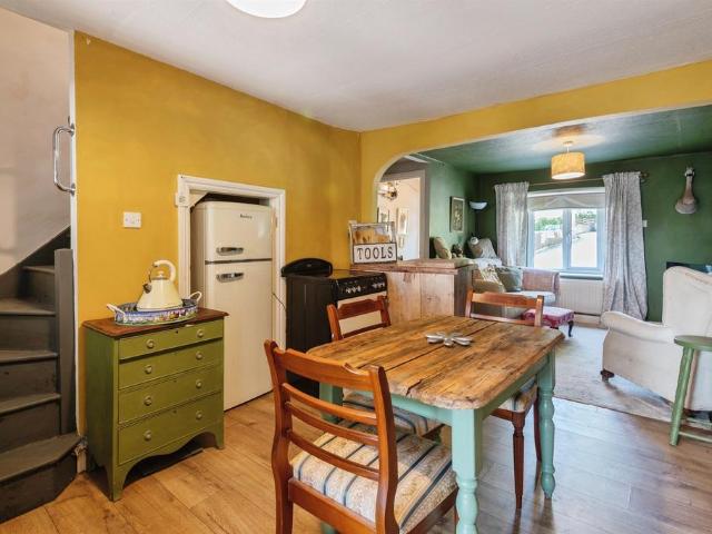 2 bedroom end of terrace house for sale