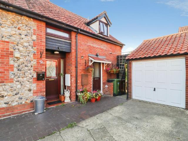 2 bedroom end of terrace house for sale
