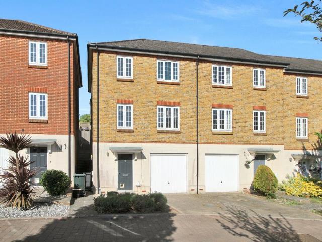 2 bedroom end of terrace house for sale