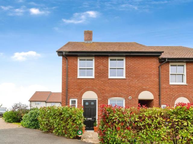 2 bedroom end of terrace house for sale