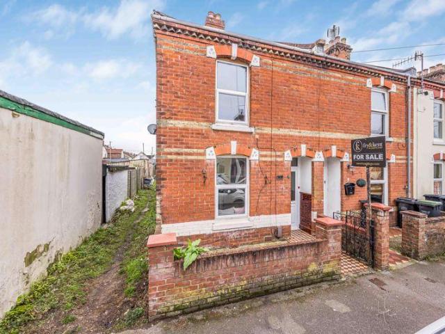 2 bedroom end of terrace house for sale