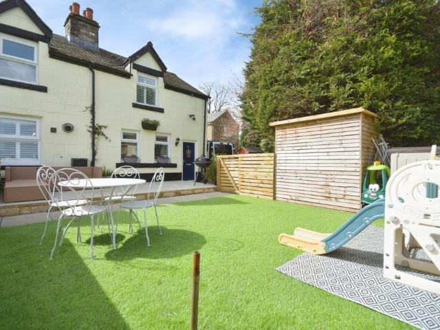 2 bedroom end of terrace house for sale