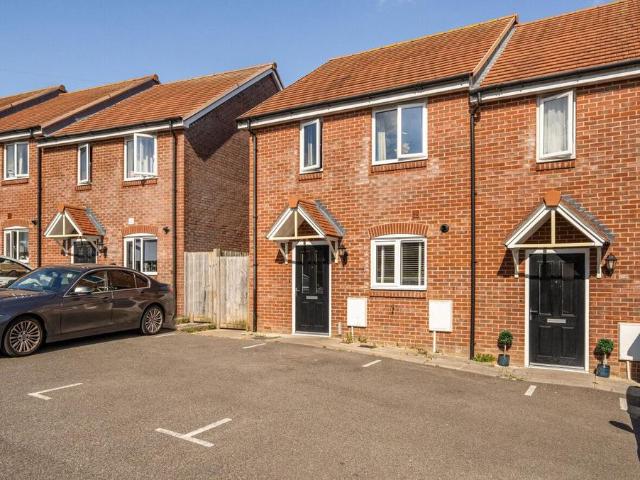 2 bedroom end of terrace house for sale