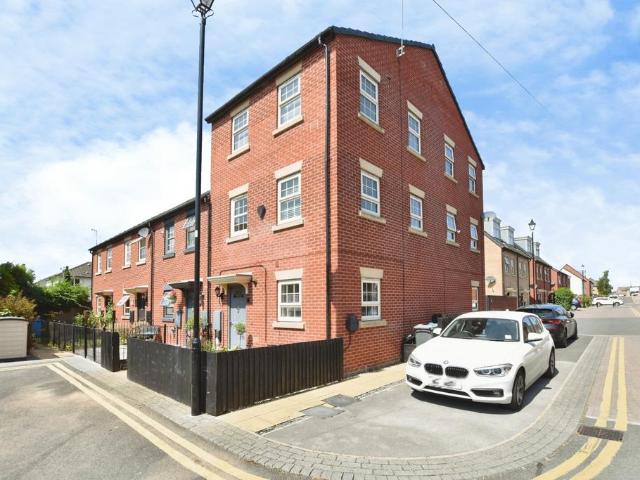 2 bedroom end of terrace house for sale