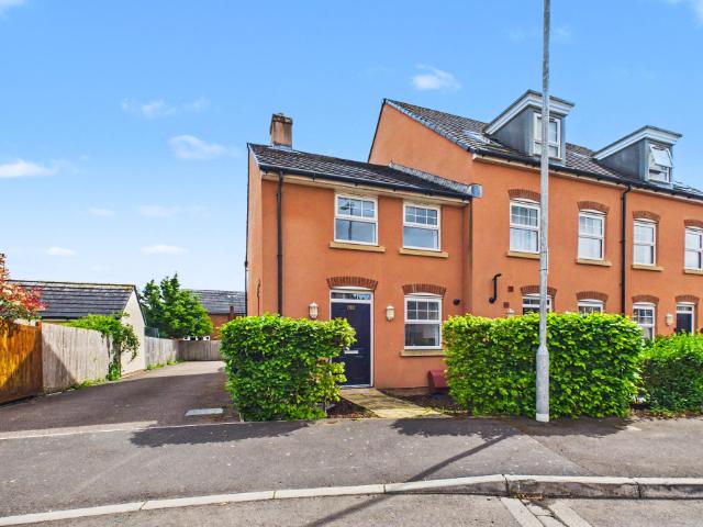 2 bedroom end of terrace house for sale