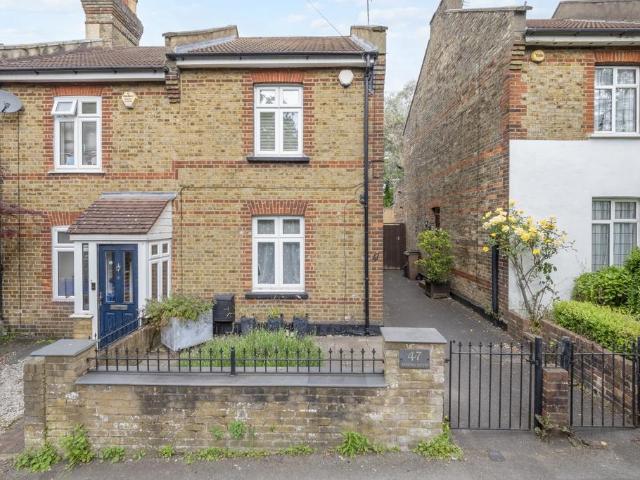 2 bedroom end of terrace house for sale