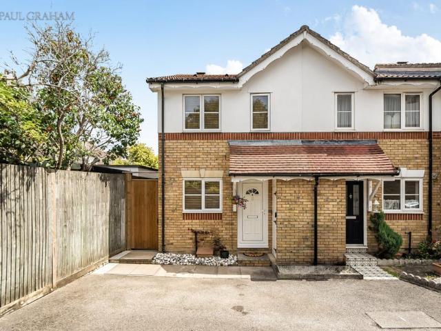 2 bedroom end of terrace house for sale