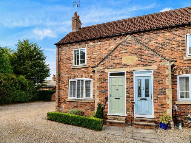 2 bedroom end of terrace house for sale