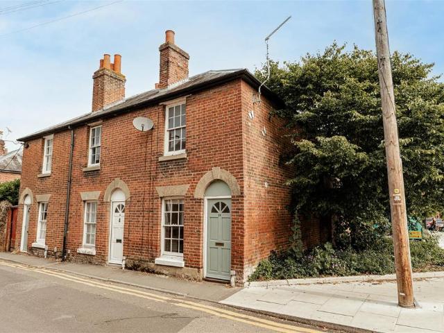 2 bedroom end of terrace house for sale