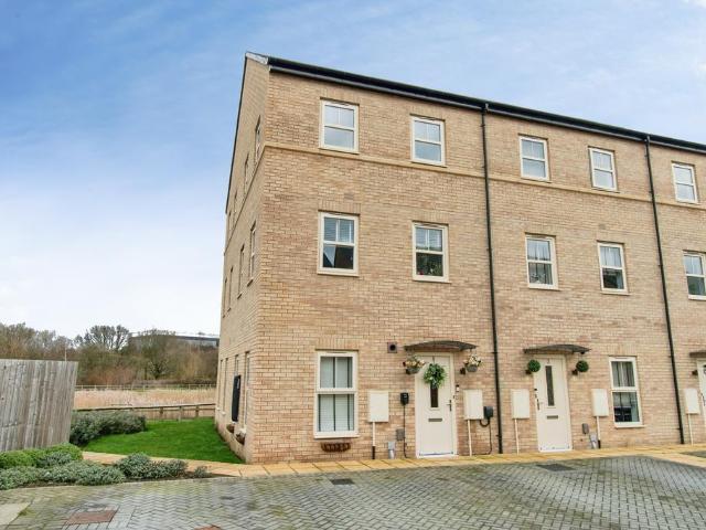 2 bedroom end of terrace house for sale