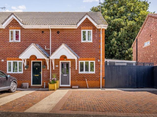 2 bedroom end of terrace house for sale