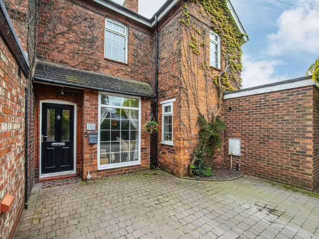 2 bedroom end of terrace house for sale
