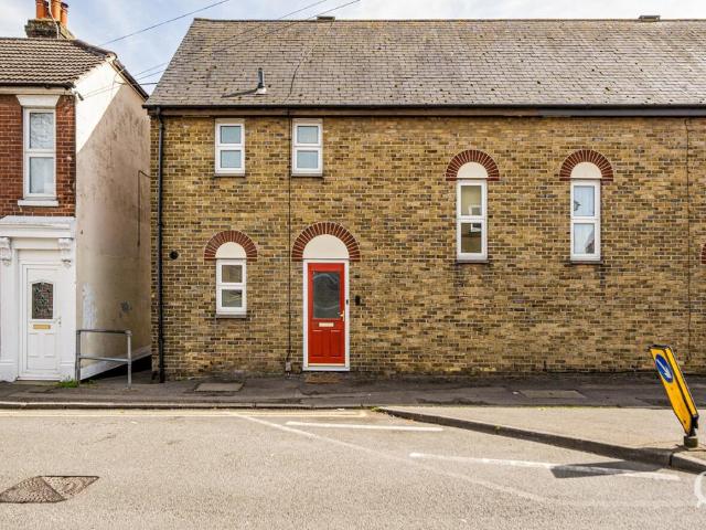 2 bedroom end of terrace house for sale