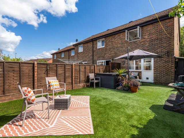 2 bedroom end of terrace house for sale