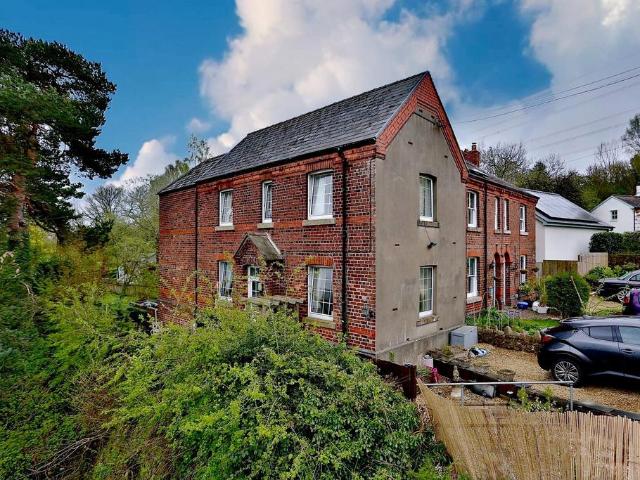 2 bedroom end of terrace house for sale