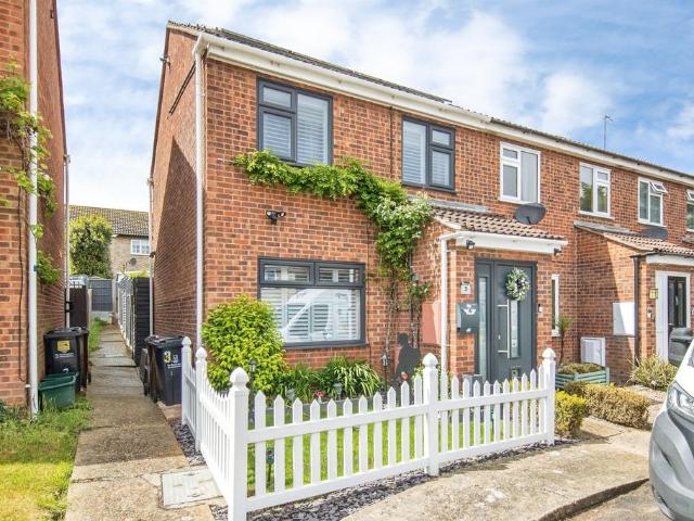 2 bedroom end of terrace house for sale